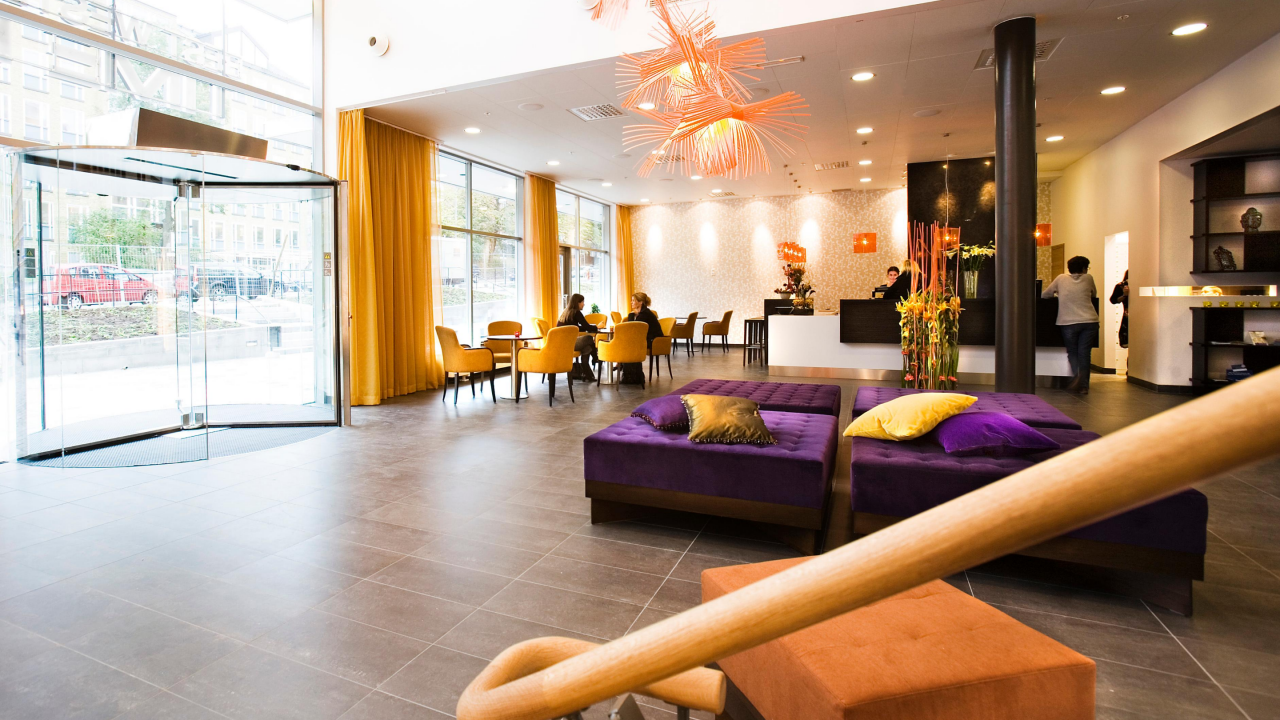 All-Glass Revolving Door - Crystal Tourniket | Boon Edam