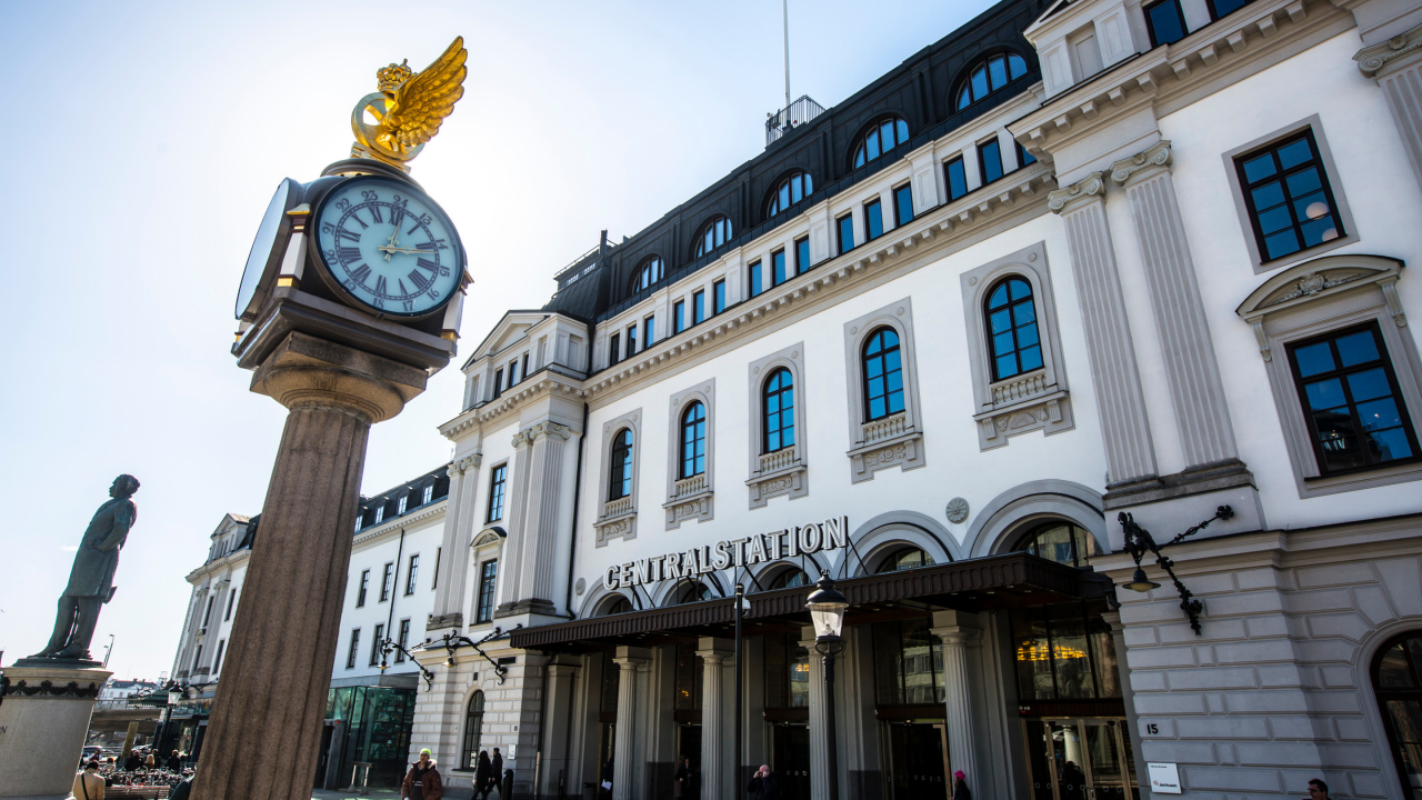 All-Glass Revolving Door - Crystal Tourniket | Boon Edam