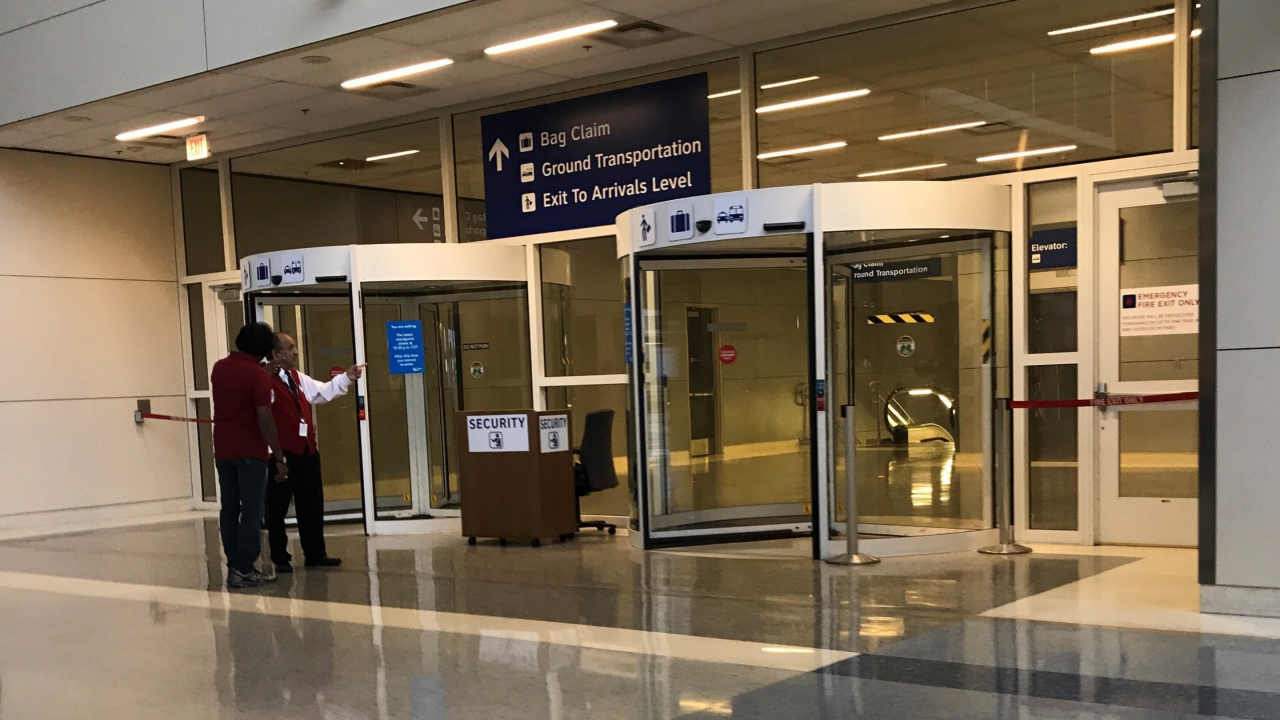 Tourlock 120S One-Way Security Door | Boon Edam USA