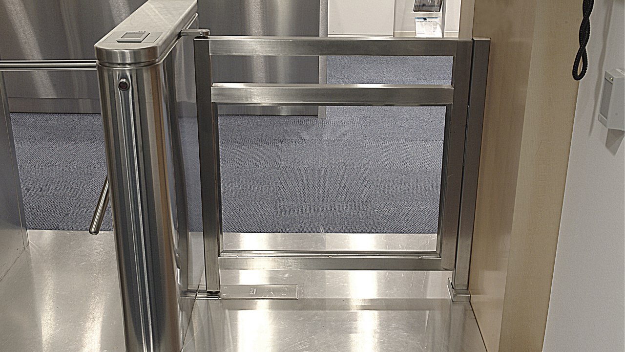 Trilock Side Gate Waist High Lane for ADA Access | Boon Edam USA