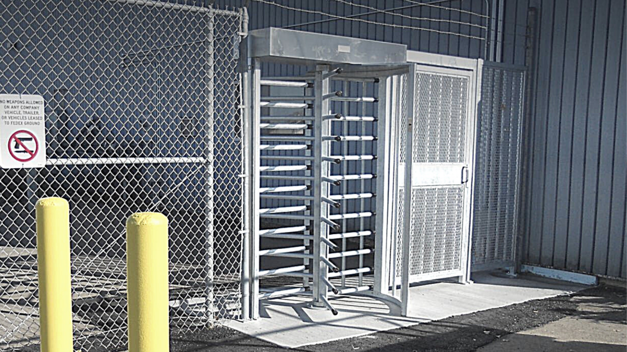 Turnlock Side Gate Full Height Security Gate | Boon Edam USA