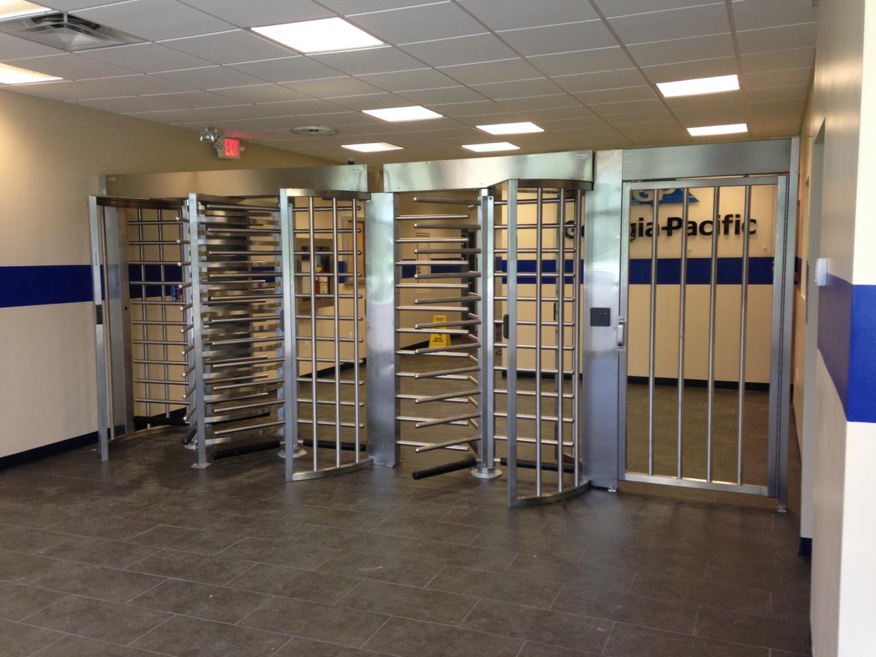 Turnlock 100 Pedestrian Security Turnstile | Boon Edam USA