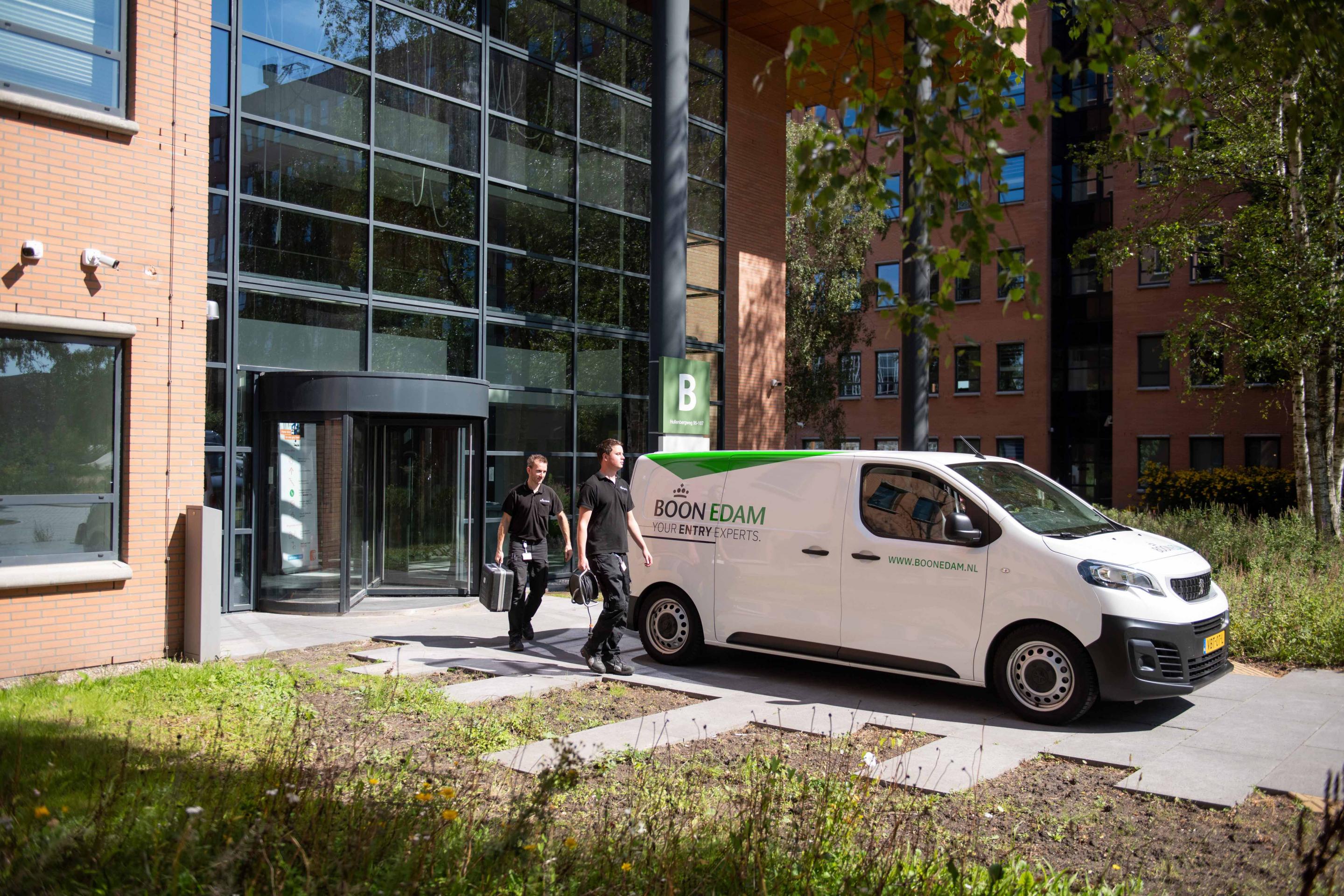 Manual and Automatic Revolving Doors | Boon Edam USA